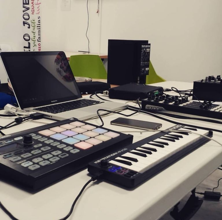 Galería del taller de música avanzada, Informática musical. | Guijuelo ...